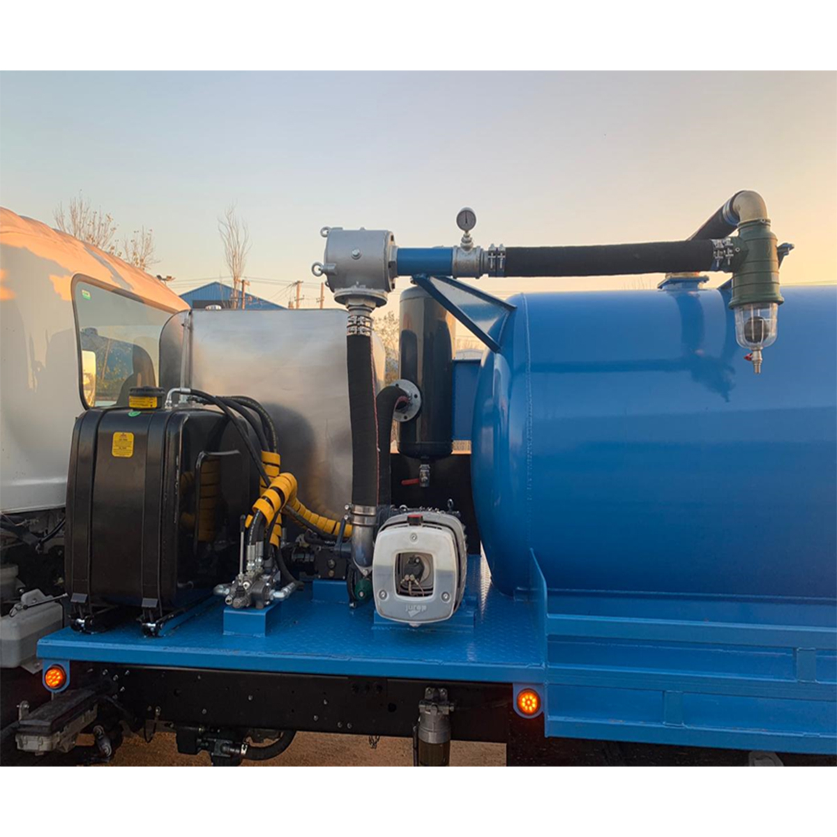 Componentes hidráulicos instalados en camión